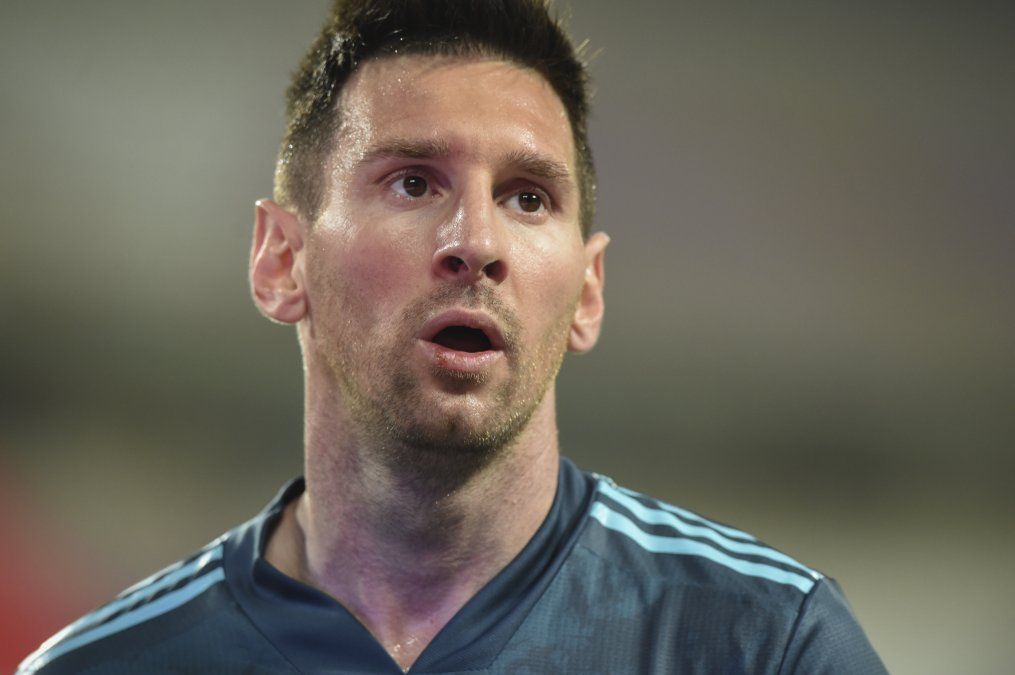 Messi enojado: Estoy un poco cansado de ser siempre el problema de todo