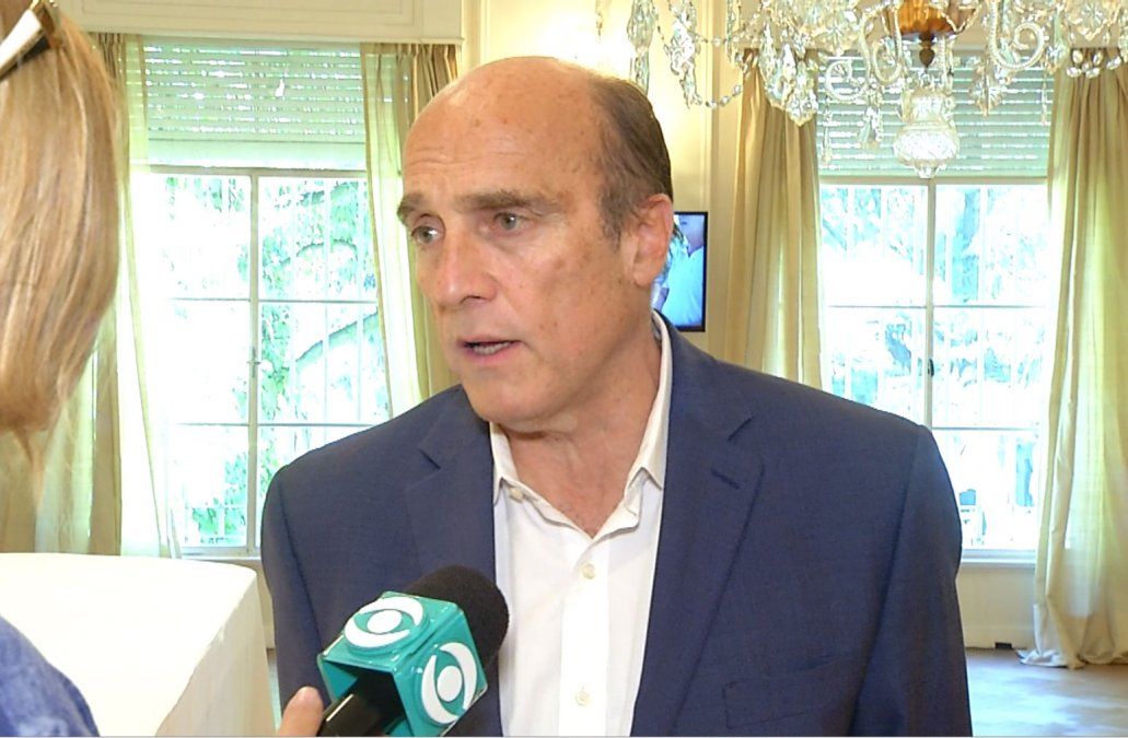 Daniel Martínez lidera la interna del Frente Amplio con el 54%