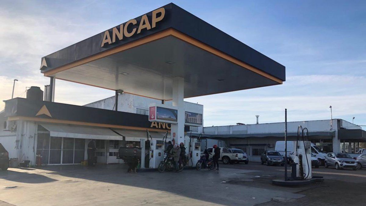 Comienza a faltar nafta y el sindicato de ANCAP amenaza con un paro de ...