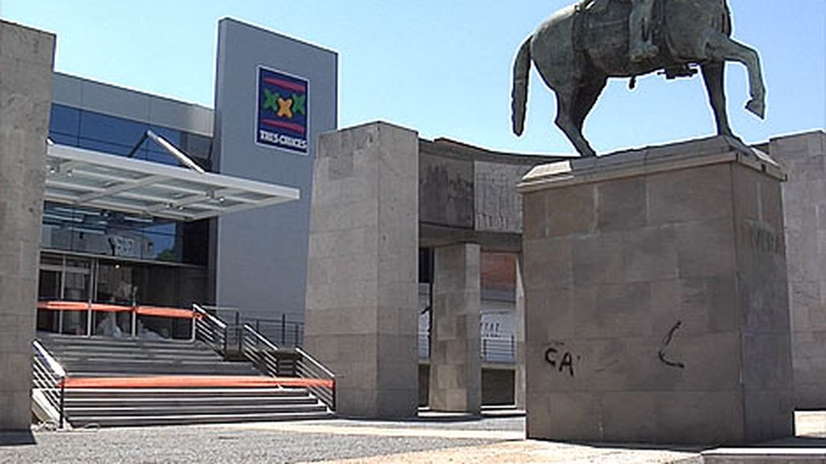 Tres Cruces inaugura obras en shopping y estacionamiento