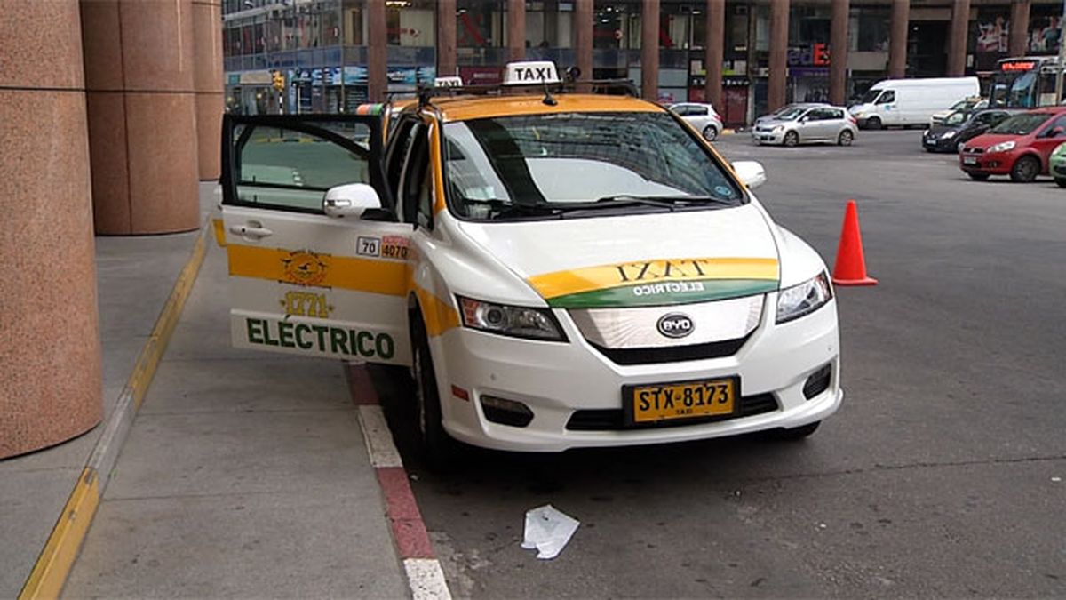 Lanzan licitación para adjudicar 20 taxis eléctricos en Montevideo