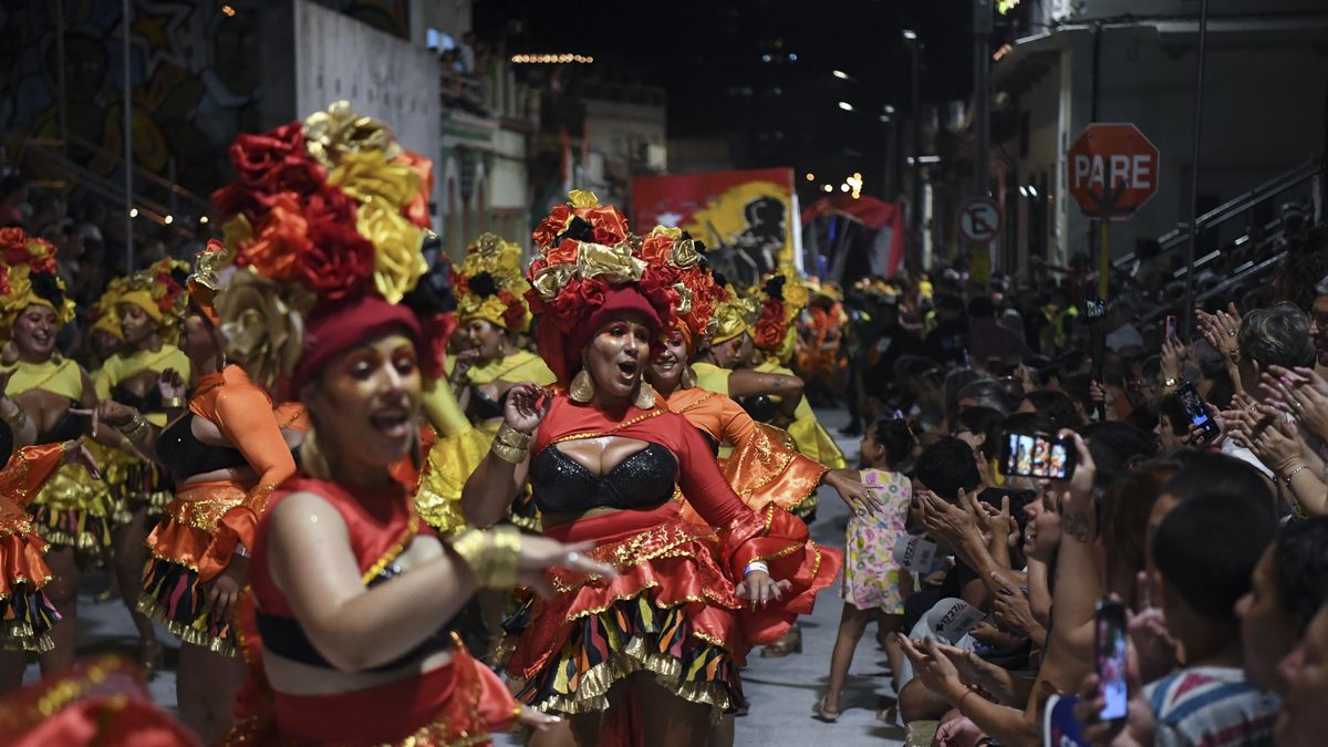 Así se vivió el Desfile de Llamadas 2020 por la calle Isla de Flores