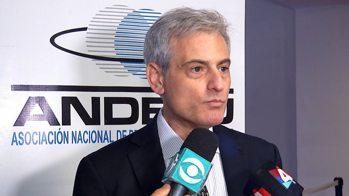 Andebu celebró 90 años, y el centenario de la radio en Uruguay