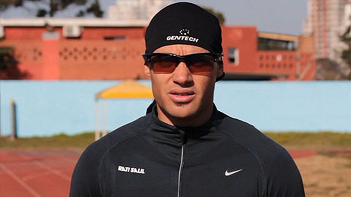 Andrés Silva, último en su serie en prueba 400 metros con vallas