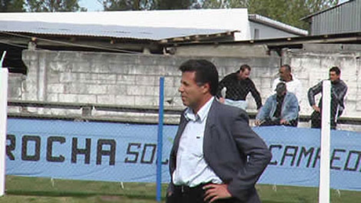 Fernando Álvez a las piñas con preparador físico de Rocha FC