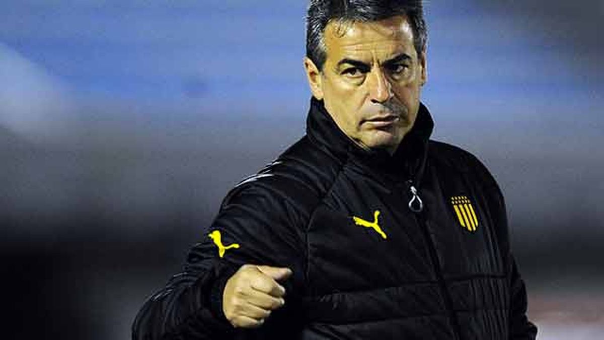 La continuidad de Bengoechea en Peñarol está en duda