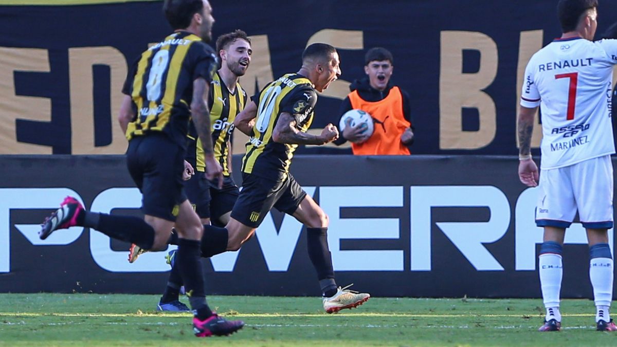 Peñarol le ganó a Nacional por 2 a 0, con goles de Méndez y Laquintana