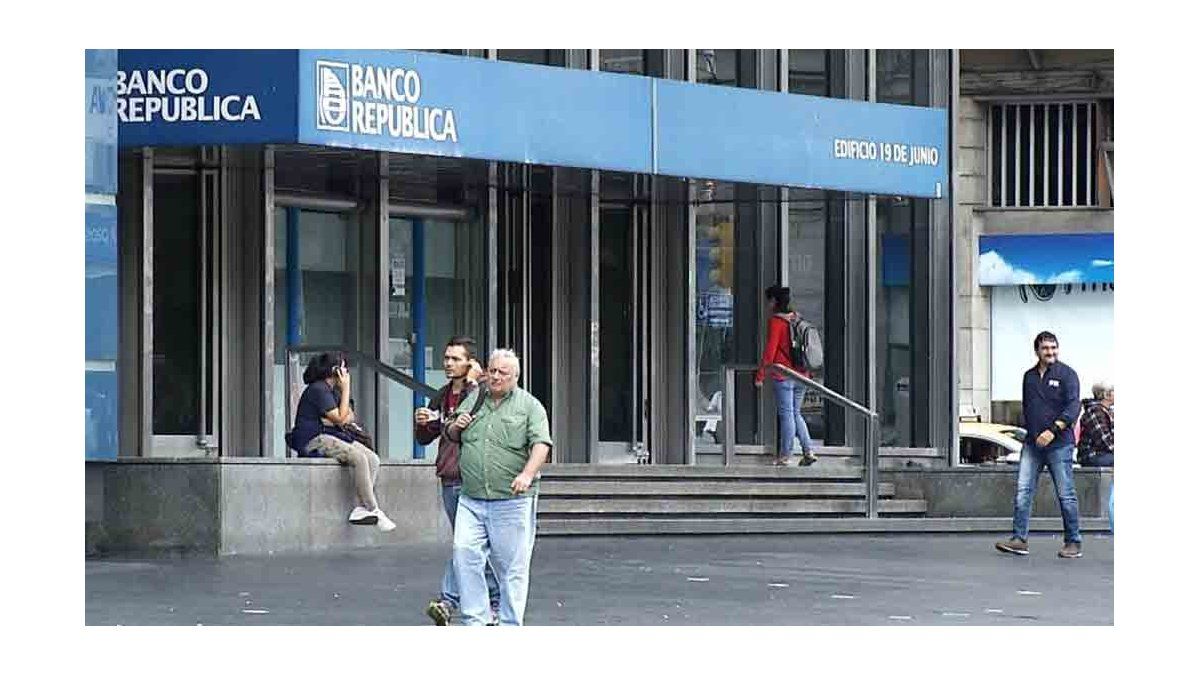 Banco República abre llamado para auxiliares de ingreso para interior y ...