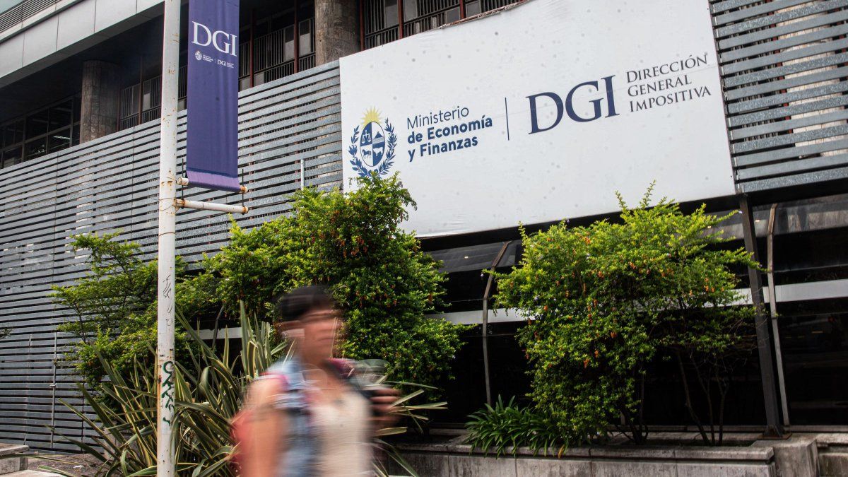 Recaudación de la DGI cae 0,8% interanual en agosto; sube 3,1% en el ...