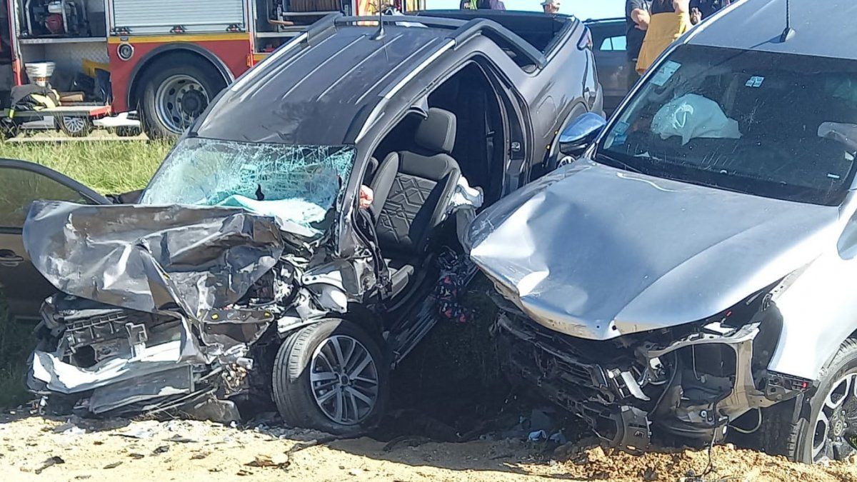 Dos camionetas chocaron de frente en Rocha: una mujer fallecida y 6 ...