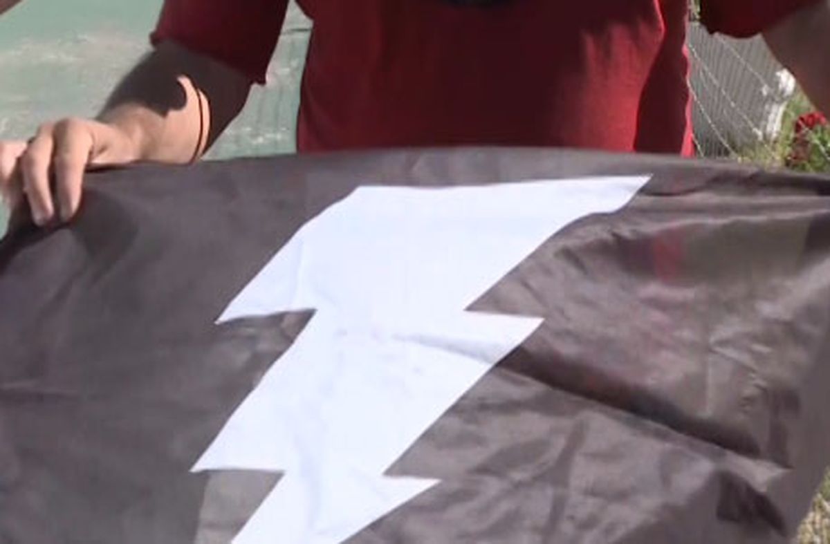 ¿Cuántas banderas de alerta se pueden ver en la playa y qué significa ...