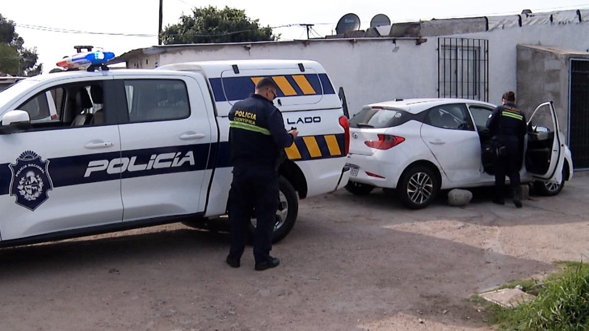 Hallan auto abandonado en pasaje de Villa Española; Policía cree que ...