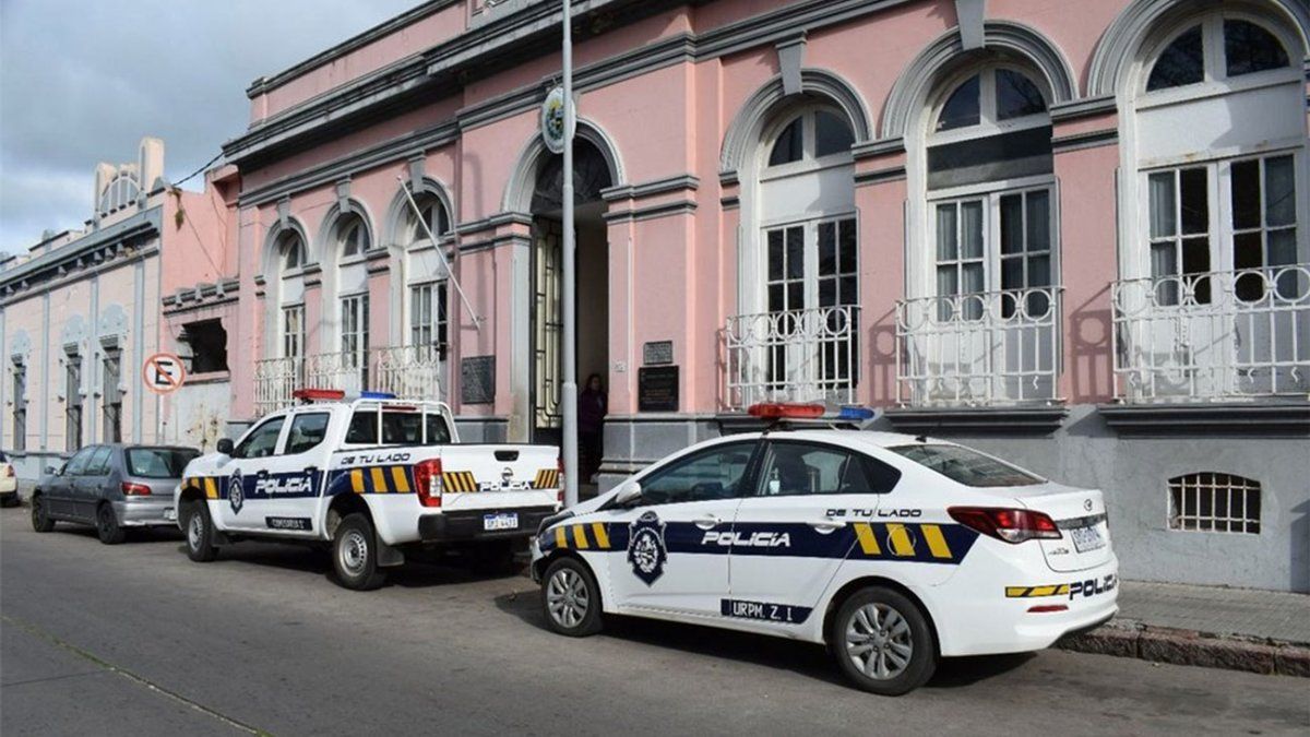 Cuatro hombres detenidos por estafar a adultos mayores con el cuento del tío por casi un millón ...