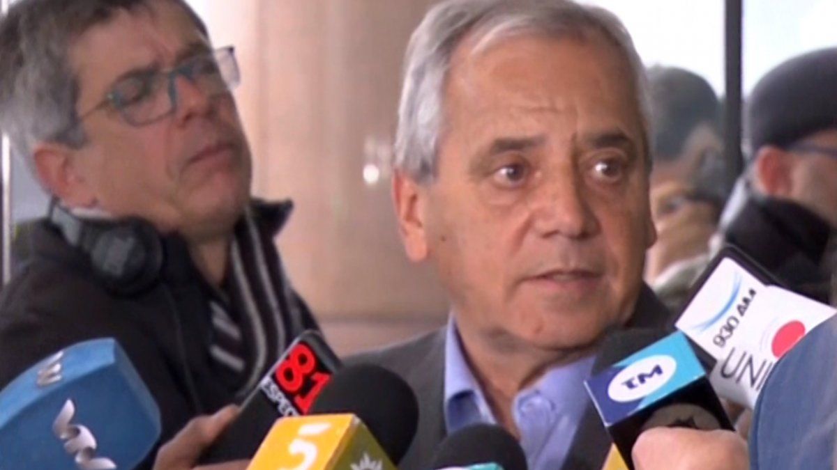 Luis Suárez nos pidió plazo hasta mañana, dijo José Fuentes