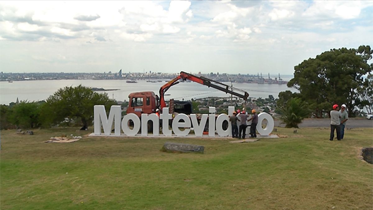 Se inaugura el nuevo cartel de Montevideo en la Fortaleza del Cerro