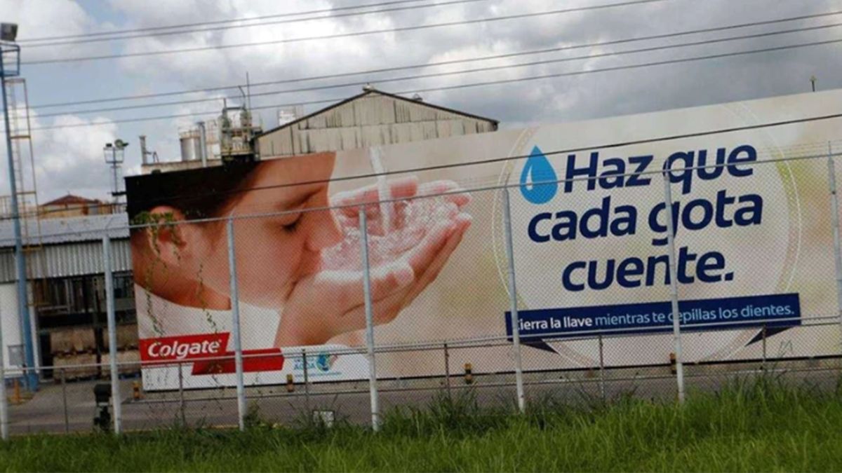 Colgate Palmolive aceptó mantener un mes más abierta su fábrica; luego ...