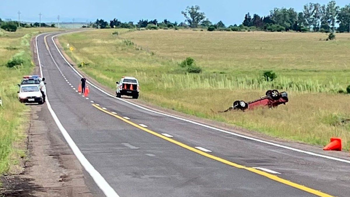 Un hombre de 63 años murió tras despistar y volcar en una ruta en Salto