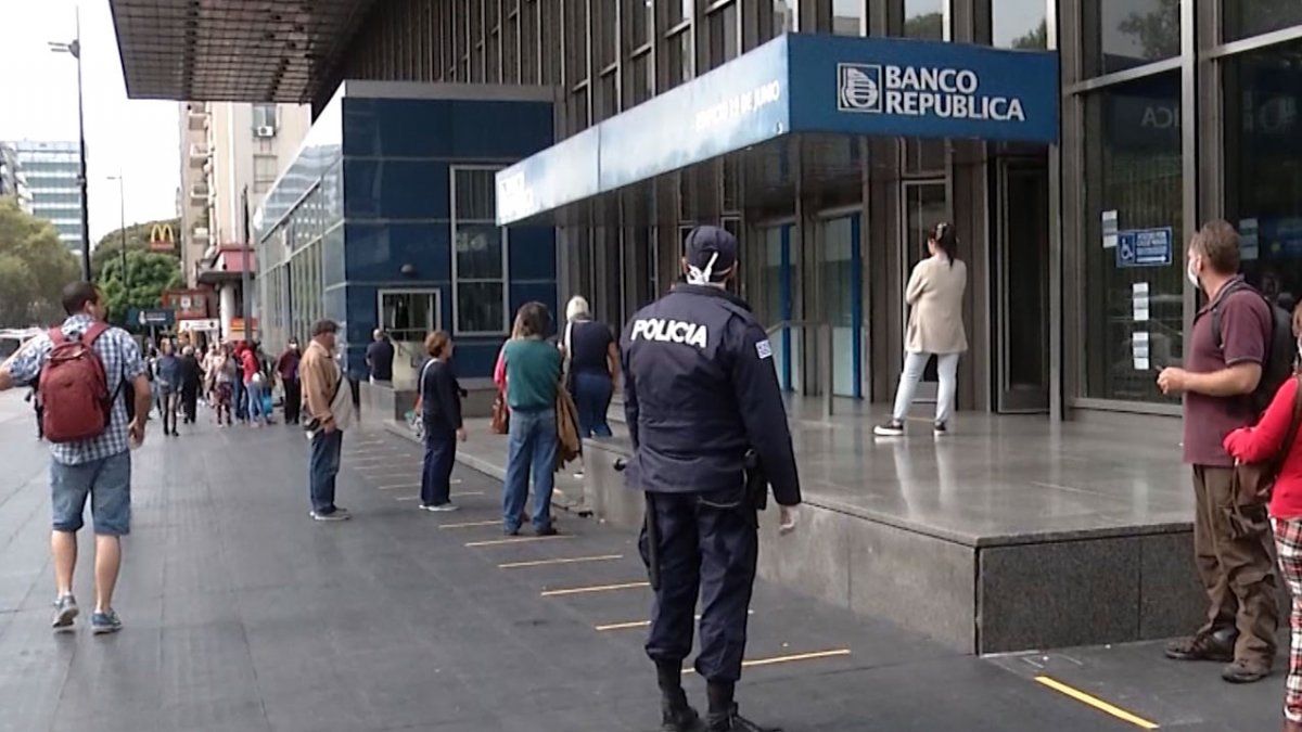 Más de 15.000 personas se inscribieron en el llamado laboral del Banco ...