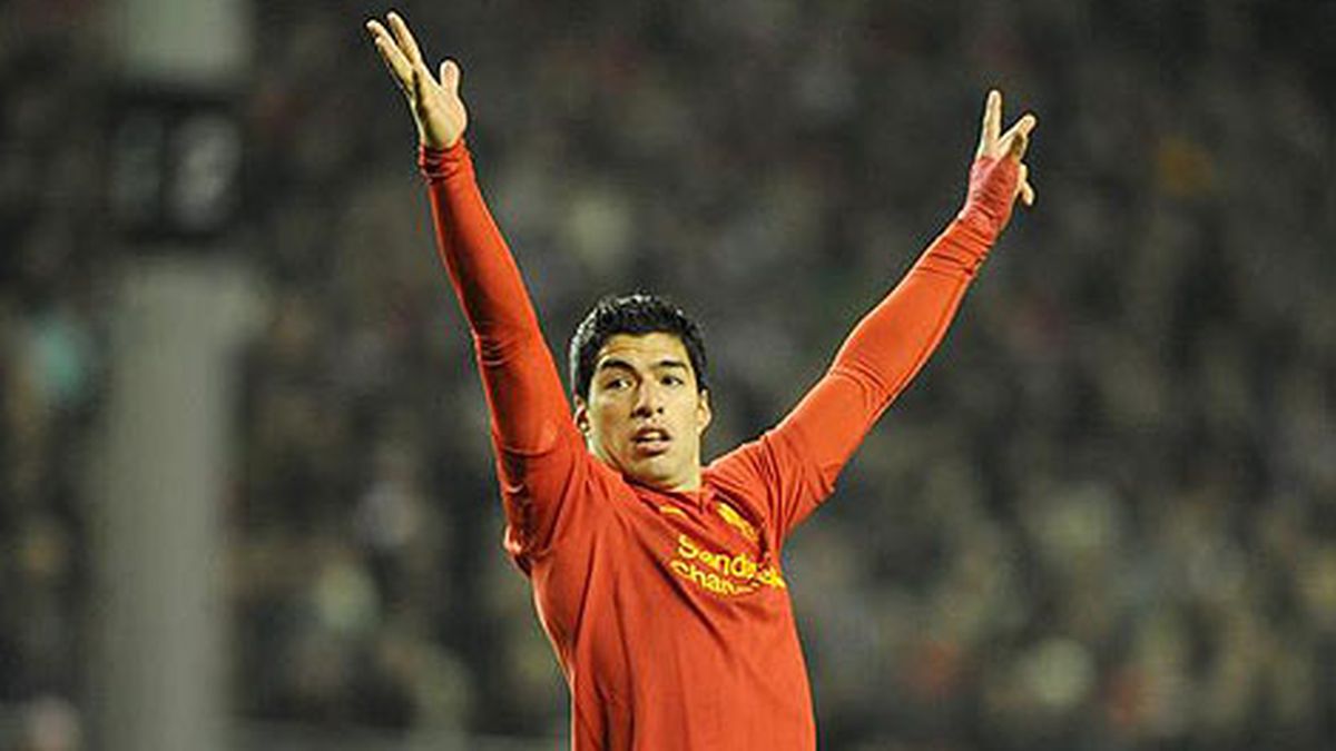 Con un golazo Suárez evitó la caída de Liverpool ante Newcastle