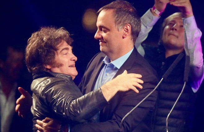 Candidato de Milei y vocero presidencial Manuel Adorni se impone en ...