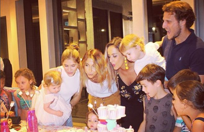 Diego Forlán y Paz Cardoso festejaron el primer añito de Luz en Hong Kong