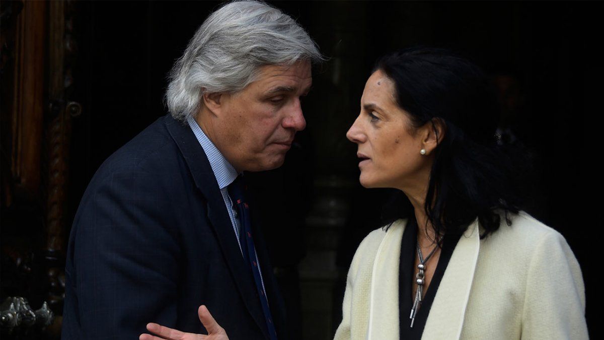 Frente Amplio interpelará a Bustillo y Arbeleche por la situación en ...