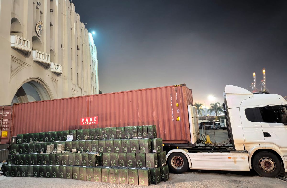 Incautan casi 2 millones de cigarrillos en un contenedor proveniente de Paraguay