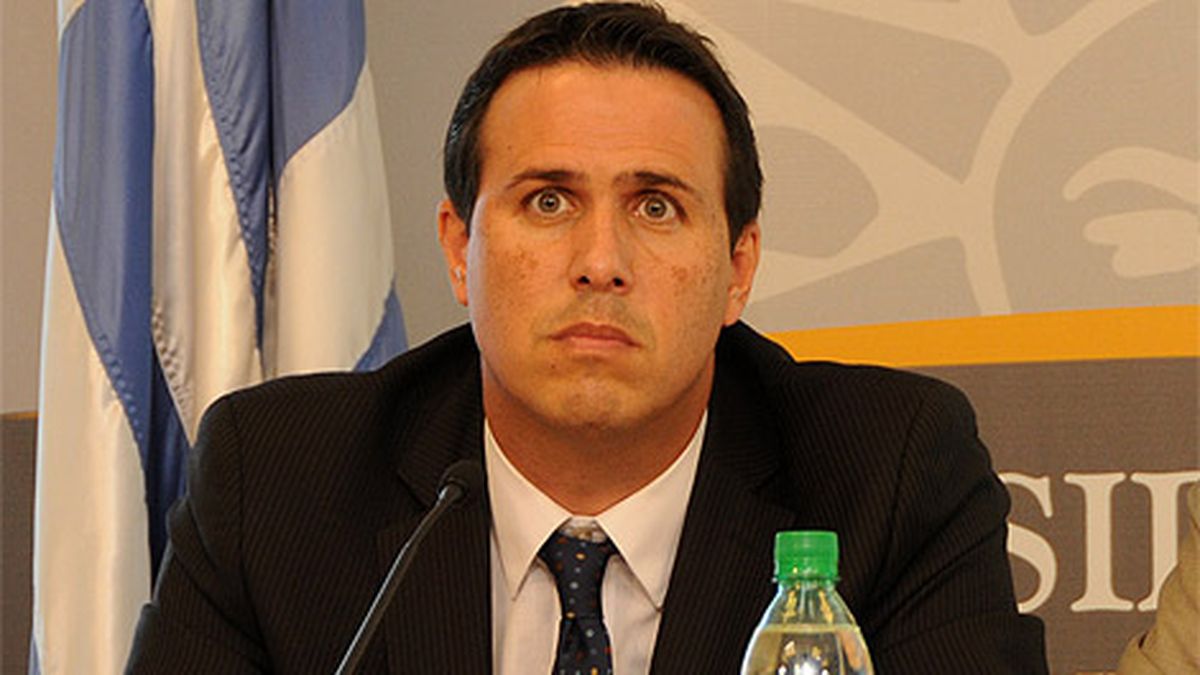 Cánepa explica a Mujica: tratar adictos no como delincuentes