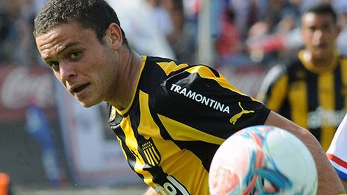 Bajoneado, Jonathan Rodríguez vuelve a Peñarol sin pase