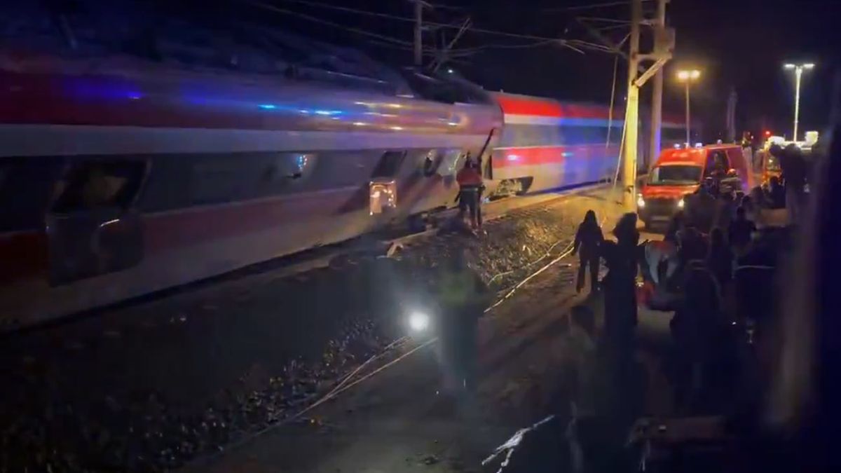 Al menos 21 muertos y 25 heridos graves tras choque entre dos trenes en ...