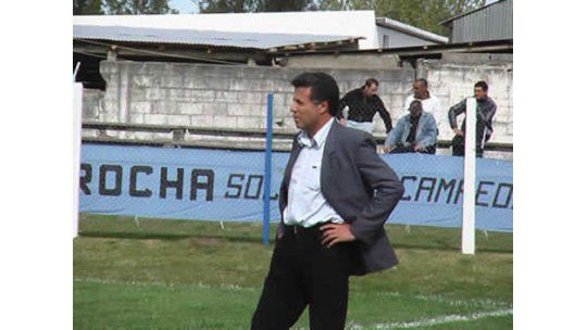 Fernando Álvez a las piñas con preparador físico de Rocha FC