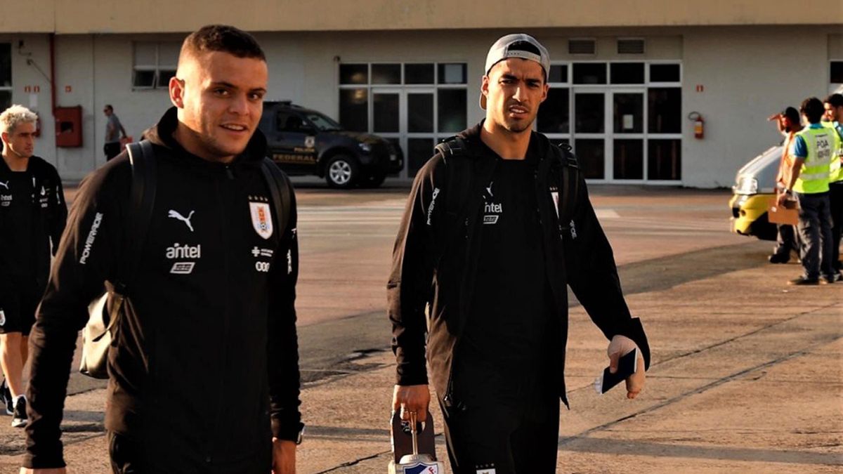 Suárez terminó el día con la mano vendada por un golpe que lo llevó al ...