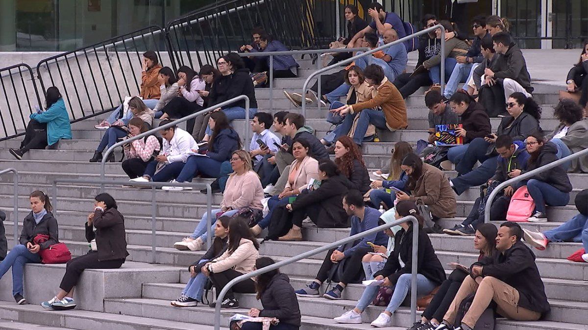 Más de 4.000 personas concursaron para ingresar como administrativo en ...