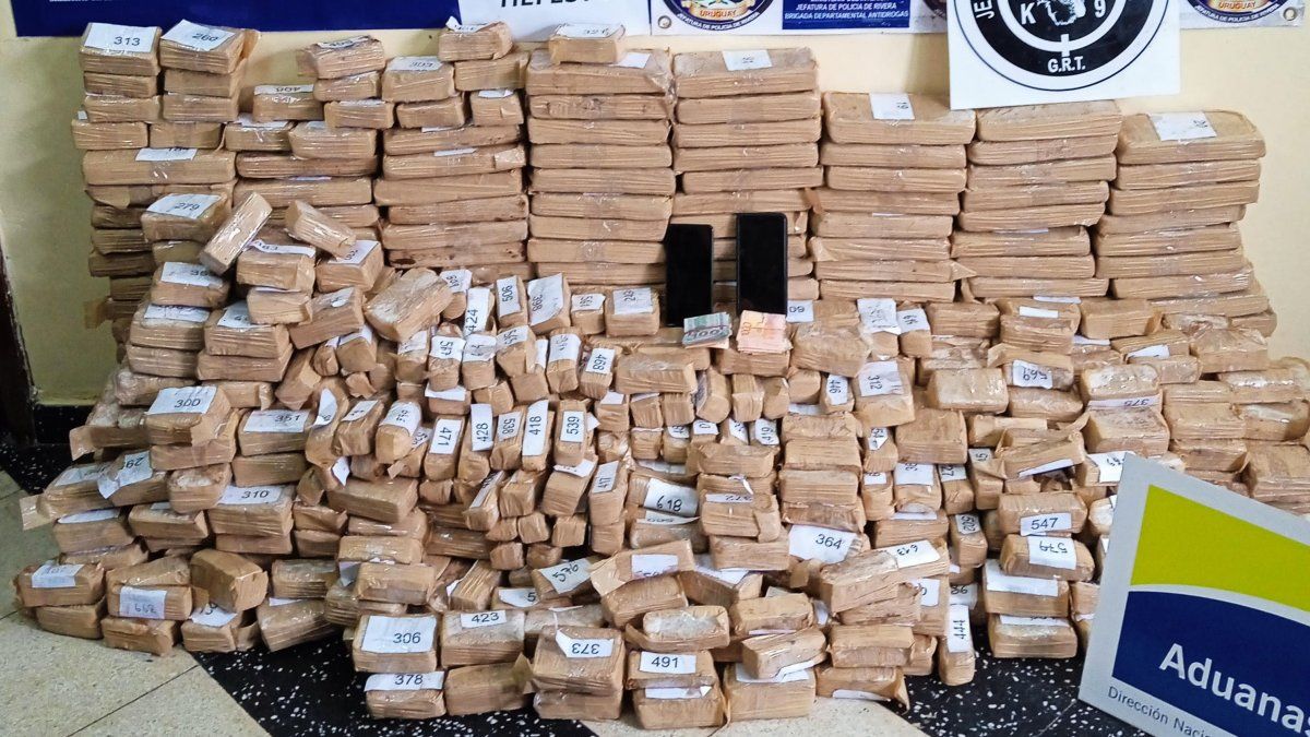 Detuvieron a dos argentinos que transportaban más de 200 kilos de droga por ruta 5