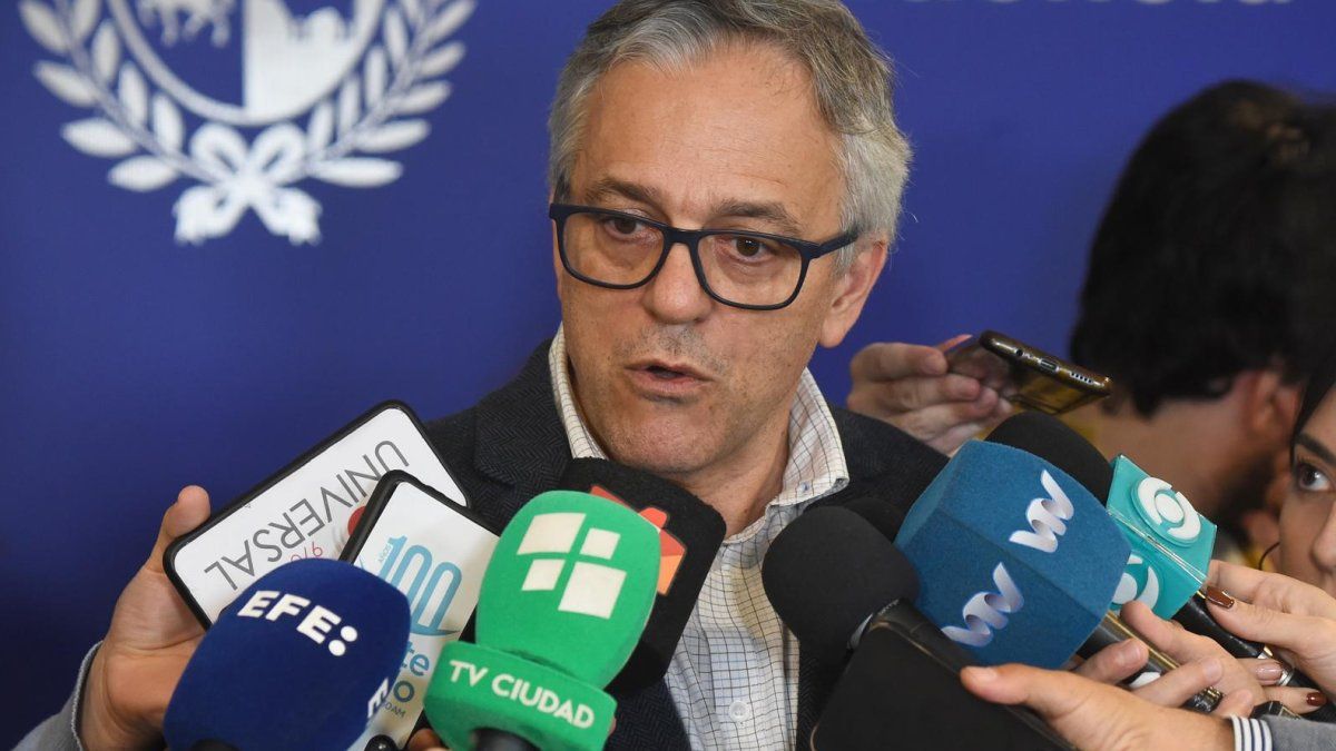 Es un cargo de confianza y como tal estamos disponibles a lo que el ...