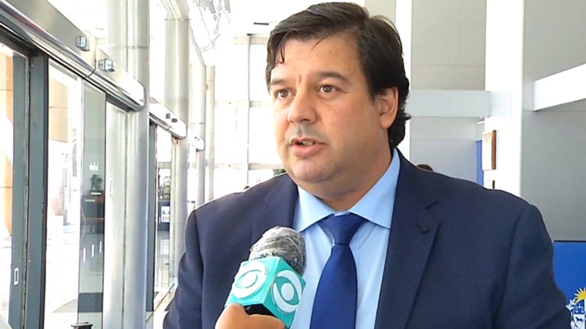 Adrián Peña usó título de licenciado antes de recibirse: esperan ...