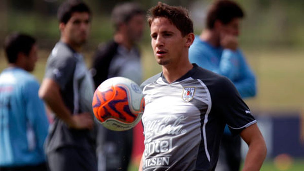 Gastón Ramírez se probó con los titulares