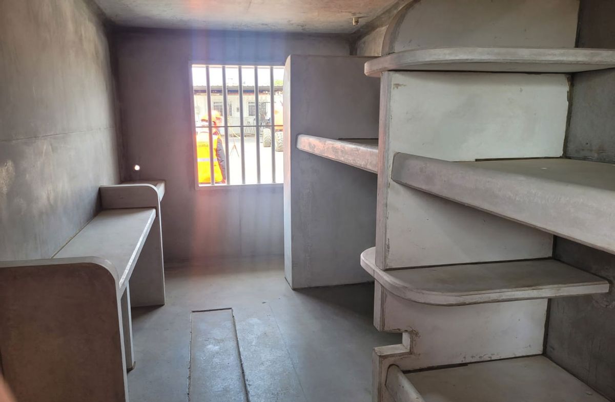 Nicolás Martinelli recorrió la construcción de celdas para el Penal de ...