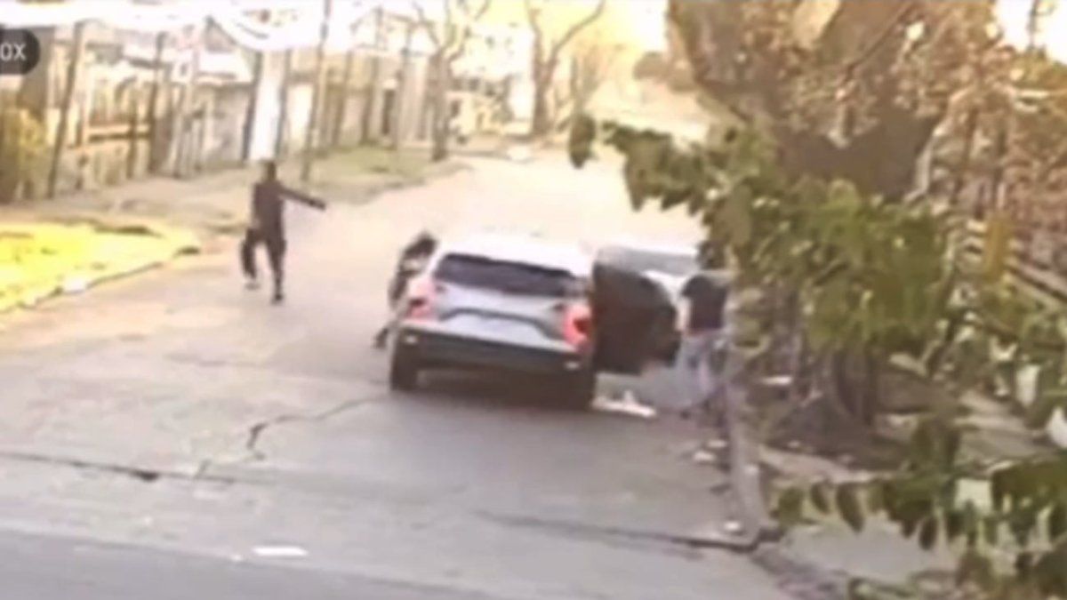 Acribillaron a tiros en Villa Española el auto que habían baleado ...