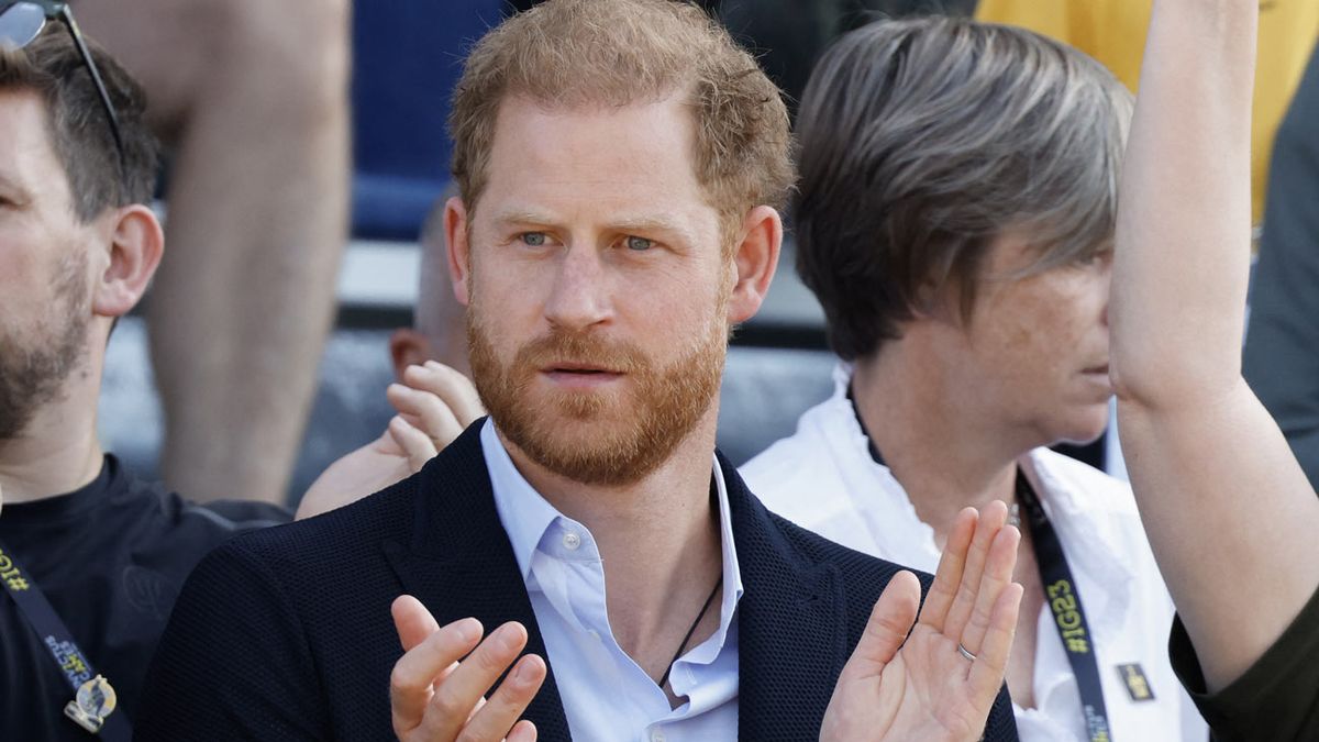 El príncipe Enrique viajará al Reino Unido para ver a Carlos III tras ...